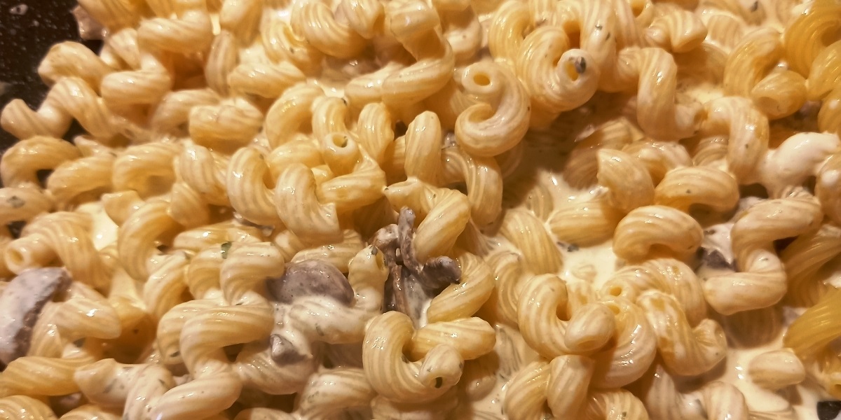 Amorini with Sautéed Mushrooms and Cream